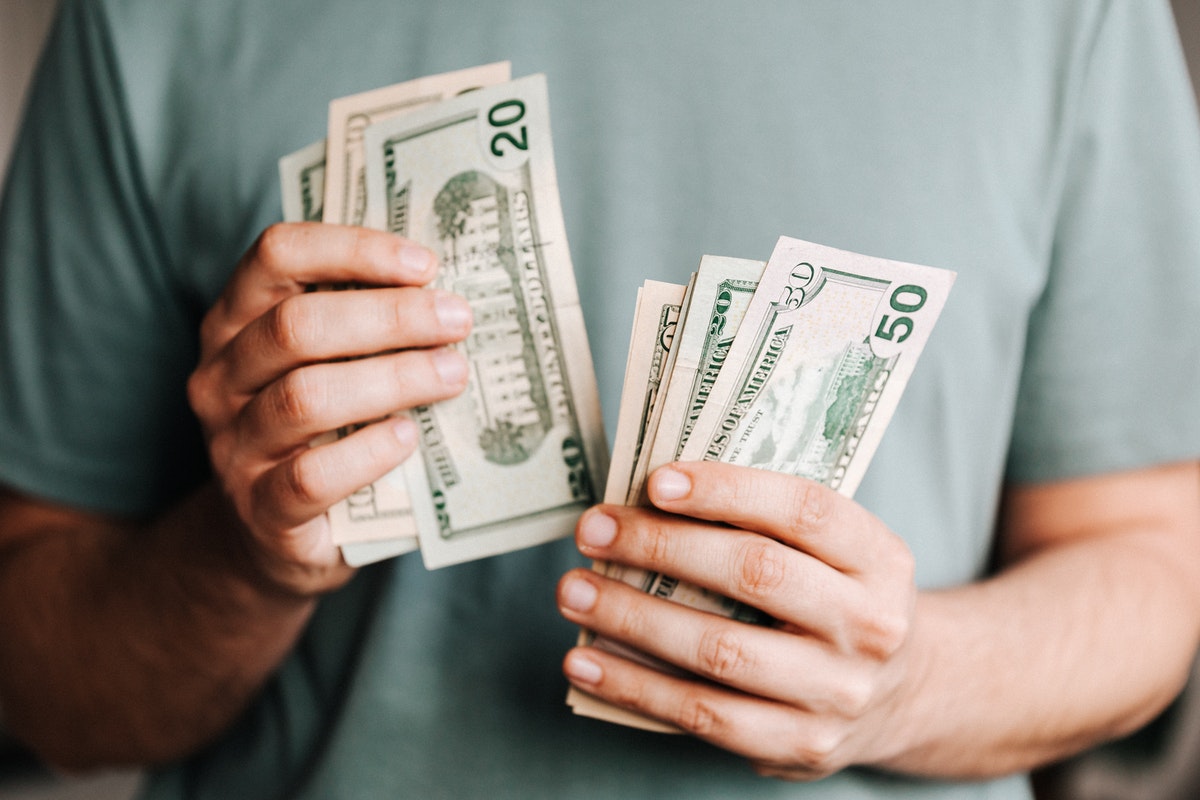 Simple Investments to Make While in Your Early Career - Faces From the Wall